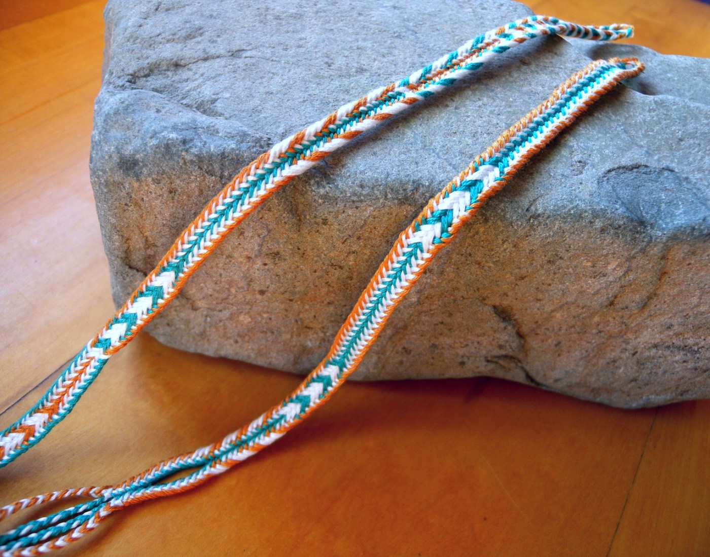 Color-linking in a 7-loop flat braid | Loop Braiding