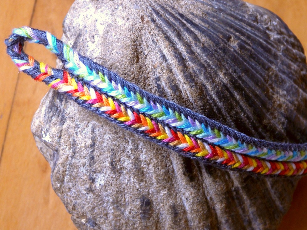 Color-linking in a 7-loop flat braid | Loop Braiding